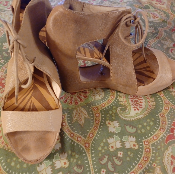 Matiko | Shoes | Matiko 75 7 2 Tan Heels Sandals Shoes | Poshmark